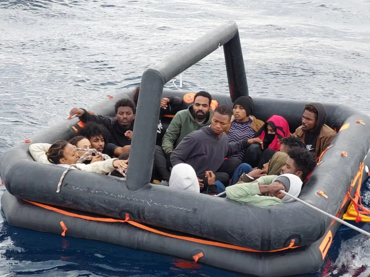 Η Πατρίδα σε κίνδυνο: κατάρρευση των γεννήσεων και εισβολή λαθροεποίκων ...